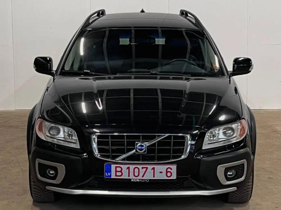 Black Volvo XC70 2010 in Jurmala, with an engine capacity of 2.40 L and mileage of 414 thousand km for 6995 €, photo 4 on AUTOMOTO.COM.LV