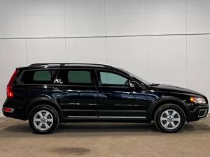 Black Volvo XC70 2010 in Jurmala, with an engine capacity of 2.40 L and mileage of 414 thousand km for 6995 €, photo 8 on AUTOMOTO.COM.LV
