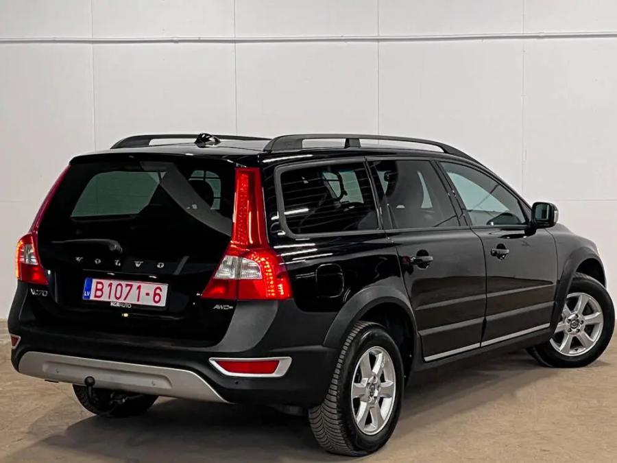 Black Volvo XC70 2010 in Jurmala, with an engine capacity of 2.40 L and mileage of 414 thousand km for 6995 €, photo 12 on AUTOMOTO.COM.LV