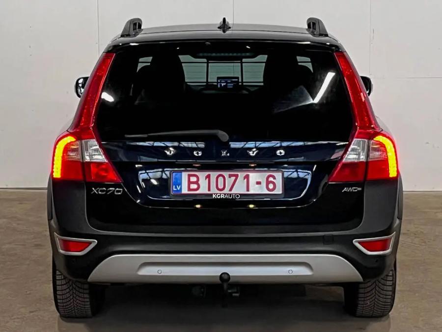Black Volvo XC70 2010 in Jurmala, with an engine capacity of 2.40 L and mileage of 414 thousand km for 6995 €, photo 13 on AUTOMOTO.COM.LV