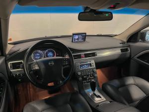 Black Volvo XC70 2010 in Jurmala, with an engine capacity of 2.40 L and mileage of 414 thousand km for 6995 €, photo 14 on AUTOMOTO.COM.LV