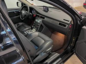 Black Volvo XC70 2010 in Jurmala, with an engine capacity of 2.40 L and mileage of 414 thousand km for 6995 €, photo 16 on AUTOMOTO.COM.LV