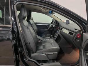 Black Volvo XC70 2010 in Jurmala, with an engine capacity of 2.40 L and mileage of 414 thousand km for 6995 €, photo 17 on AUTOMOTO.COM.LV