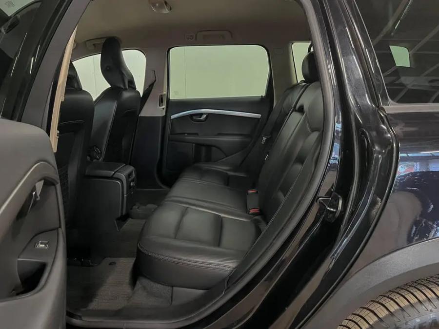 Black Volvo XC70 2010 in Jurmala, with an engine capacity of 2.40 L and mileage of 414 thousand km for 6995 €, photo 18 on AUTOMOTO.COM.LV