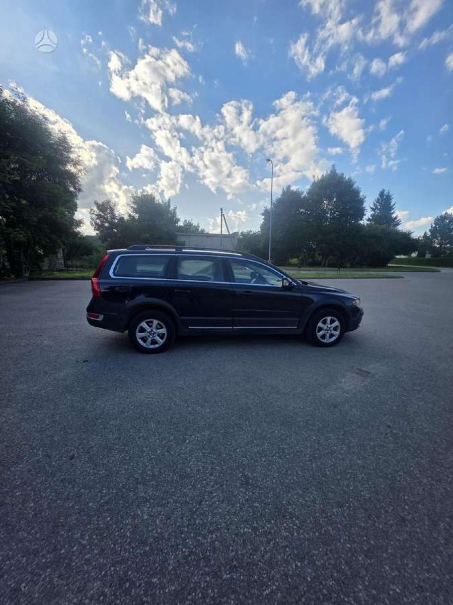 Black Volvo XC70 2010 in Svencionys, with an engine capacity of 2.40 L and mileage of 242 thousand km for 4100 €, photo 3 on AUTOMOTO.COM.LV
