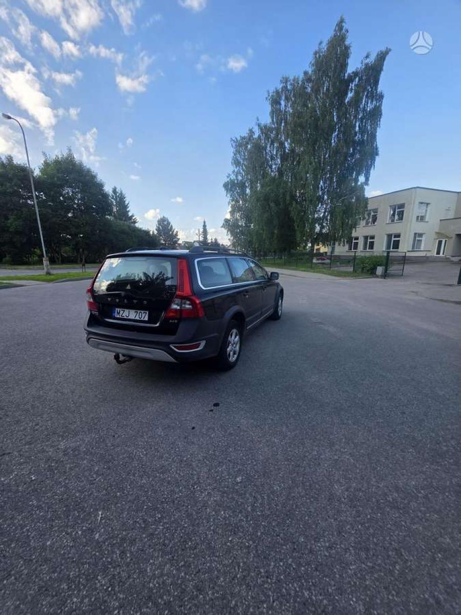 Black Volvo XC70 2010 in Svencionys, with an engine capacity of 2.40 L and mileage of 242 thousand km for 4100 €, photo 4 on AUTOMOTO.COM.LV