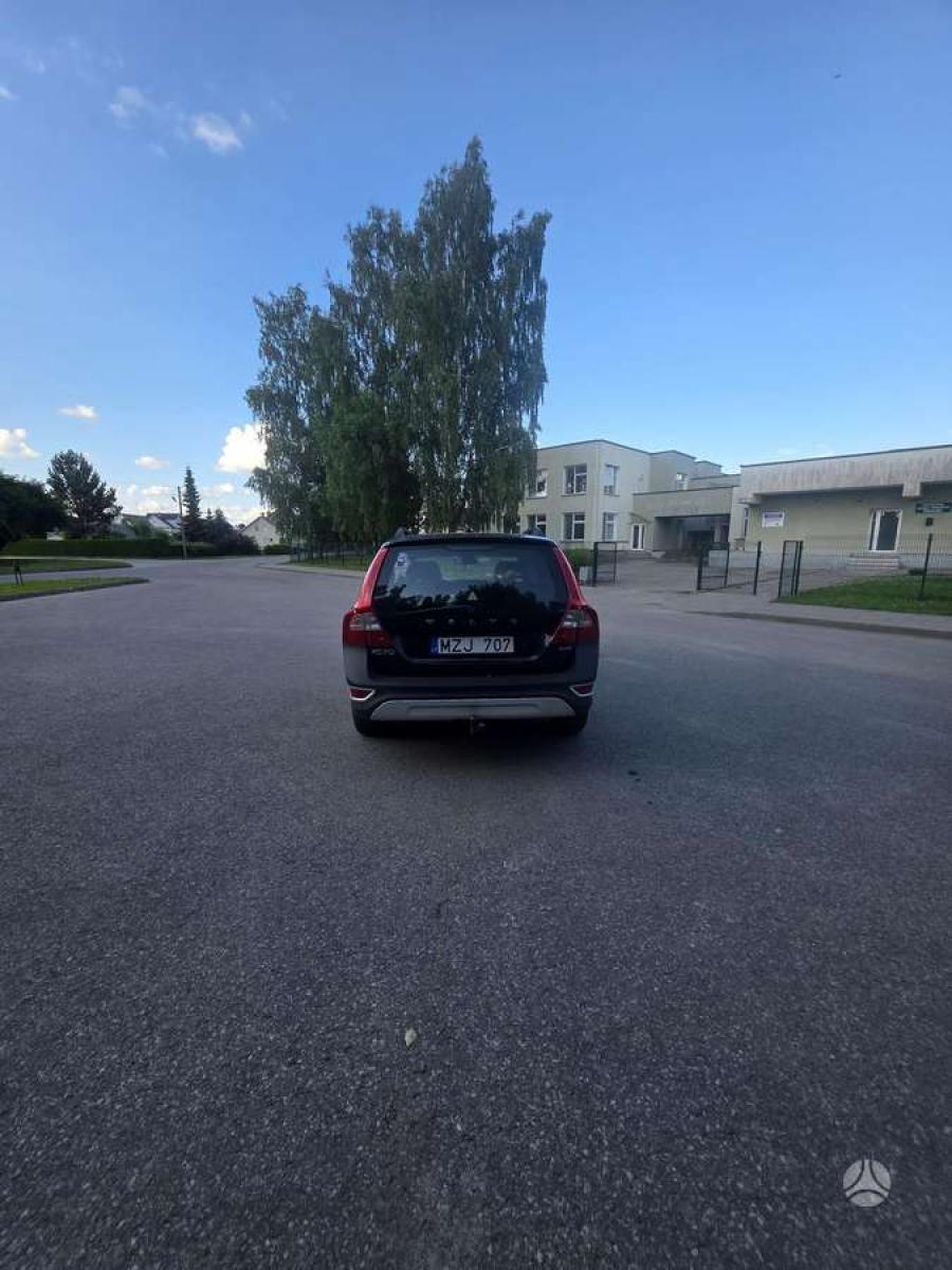 Black Volvo XC70 2010 in Svencionys, with an engine capacity of 2.40 L and mileage of 242 thousand km for 4100 €, photo 5 on AUTOMOTO.COM.LV