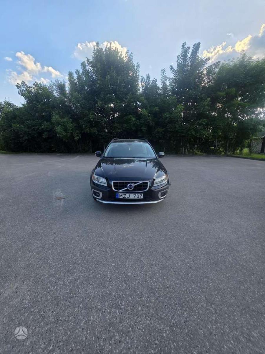 Black Volvo XC70 2010 in Svencionys, with an engine capacity of 2.40 L and mileage of 242 thousand km for 4100 €, photo 8 on AUTOMOTO.COM.LV