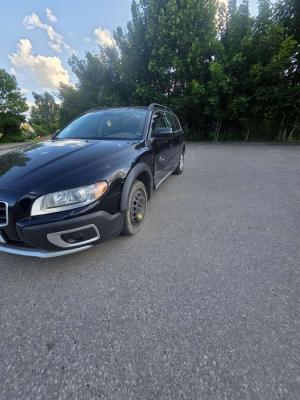 Black Volvo XC70 2010 in Svencionys, with an engine capacity of 2.40 L and mileage of 242 thousand km for 4100 €, photo 9 on AUTOMOTO.COM.LV