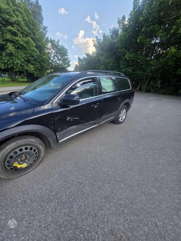 Melns Volvo XC70 2010 Švenčionys, ar dzinēja tilpumu 2.40 L un nobraukumu 242 tūkst. km par 4100 €, foto 9 vietnē AUTOMOTO.COM.LV