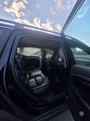 Black Volvo XC70 2010 in Svencionys, with an engine capacity of 2.40 L and mileage of 242 thousand km for 4100 €, photo 12 on AUTOMOTO.COM.LV