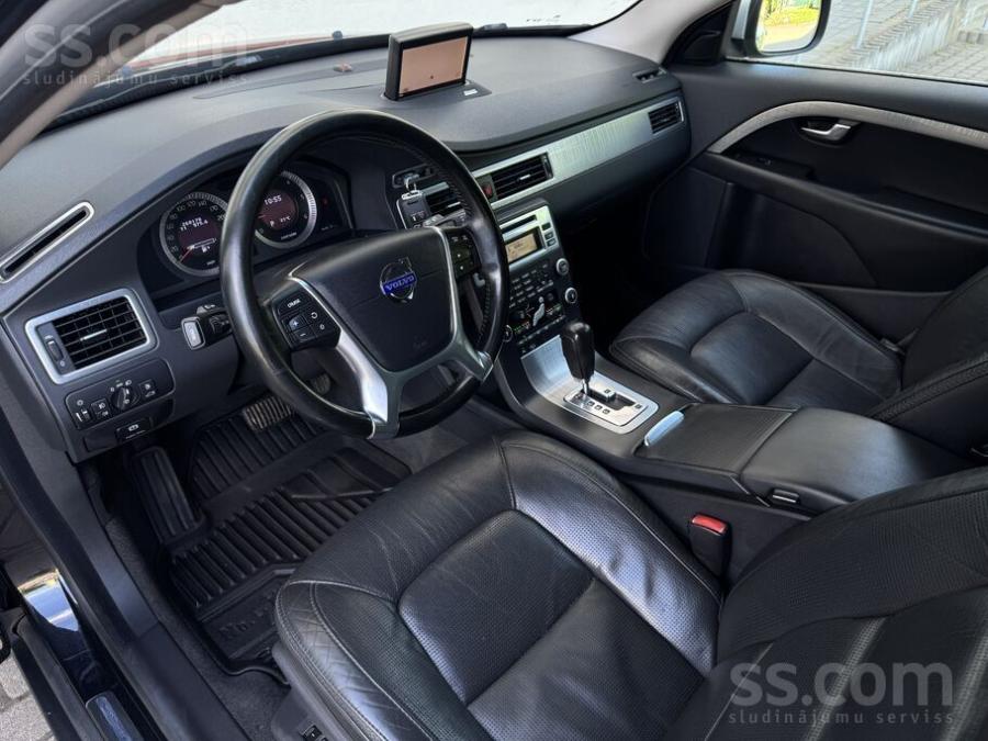 Melns Volvo XC70 2010 Jelgava, ar dzinēja tilpumu 2.40 L un nobraukumu 268 tūkst. km par 7990 €, foto 13 vietnē AUTOMOTO.COM.LV