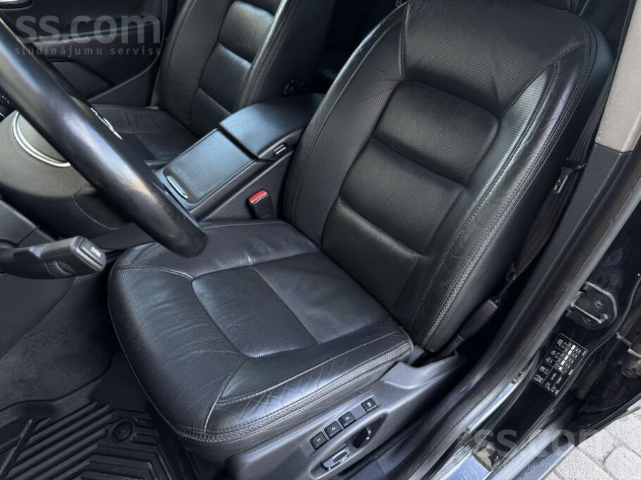 Melns Volvo XC70 2010 Jelgava, ar dzinēja tilpumu 2.40 L un nobraukumu 268 tūkst. km par 7990 €, foto 14 vietnē AUTOMOTO.COM.LV