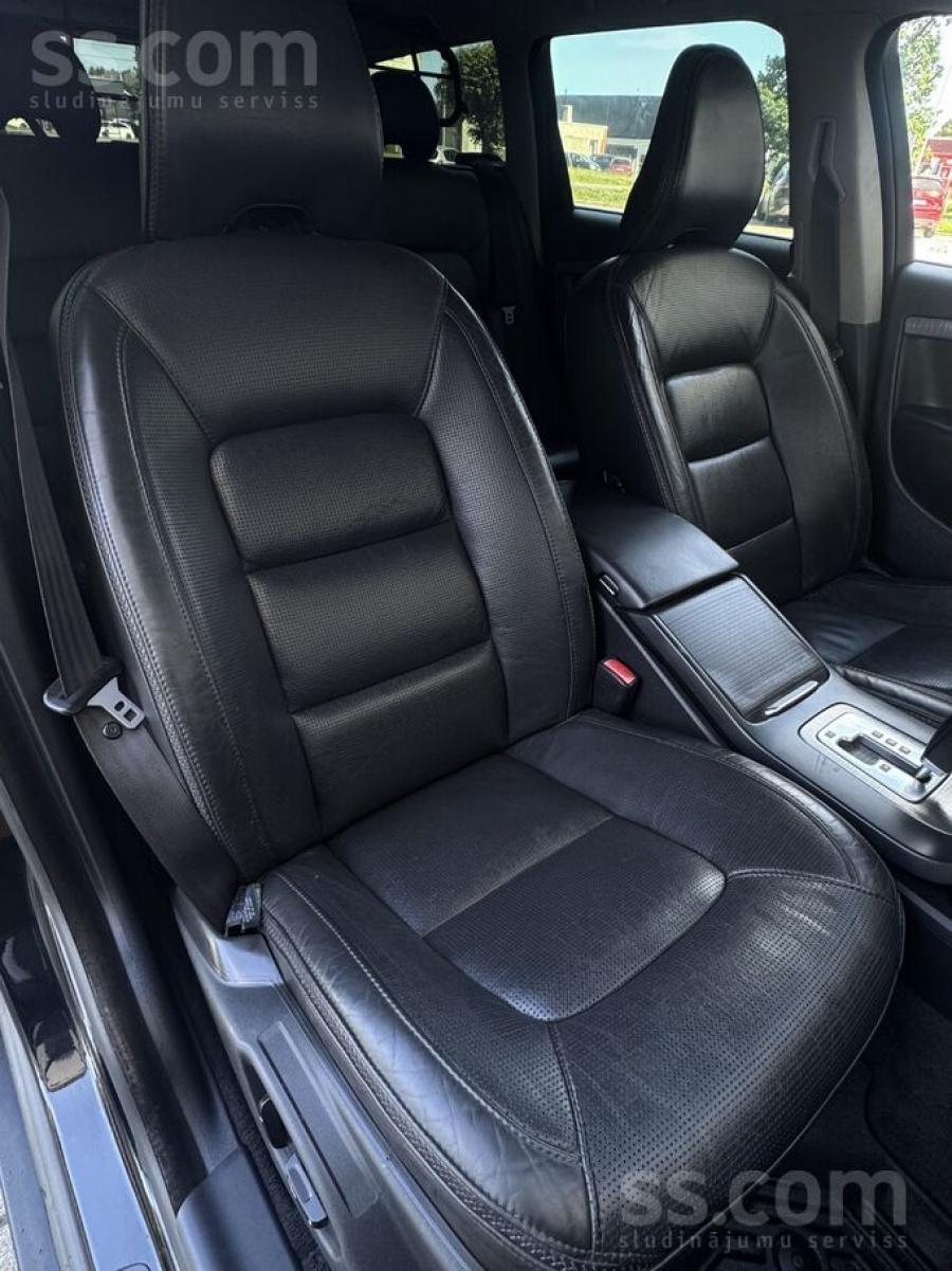 Melns Volvo XC70 2010 Jelgava, ar dzinēja tilpumu 2.40 L un nobraukumu 268 tūkst. km par 7990 €, foto 15 vietnē AUTOMOTO.COM.LV