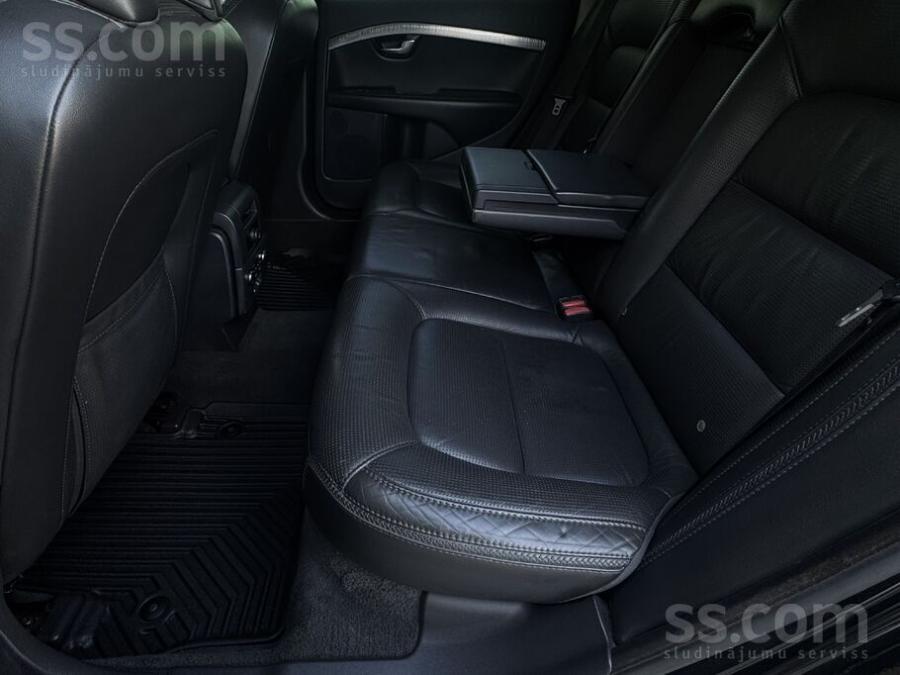 Melns Volvo XC70 2010 Jelgava, ar dzinēja tilpumu 2.40 L un nobraukumu 268 tūkst. km par 7990 €, foto 16 vietnē AUTOMOTO.COM.LV