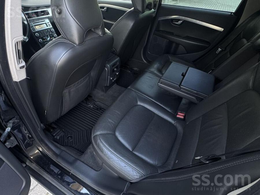 Melns Volvo XC70 2010 Jelgava, ar dzinēja tilpumu 2.40 L un nobraukumu 268 tūkst. km par 7990 €, foto 17 vietnē AUTOMOTO.COM.LV