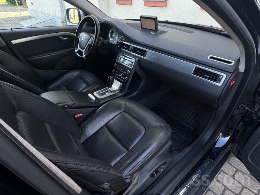Melns Volvo XC70 2010 Jelgava, ar dzinēja tilpumu 2.40 L un nobraukumu 268 tūkst. km par 7990 €, foto 18 vietnē AUTOMOTO.COM.LV