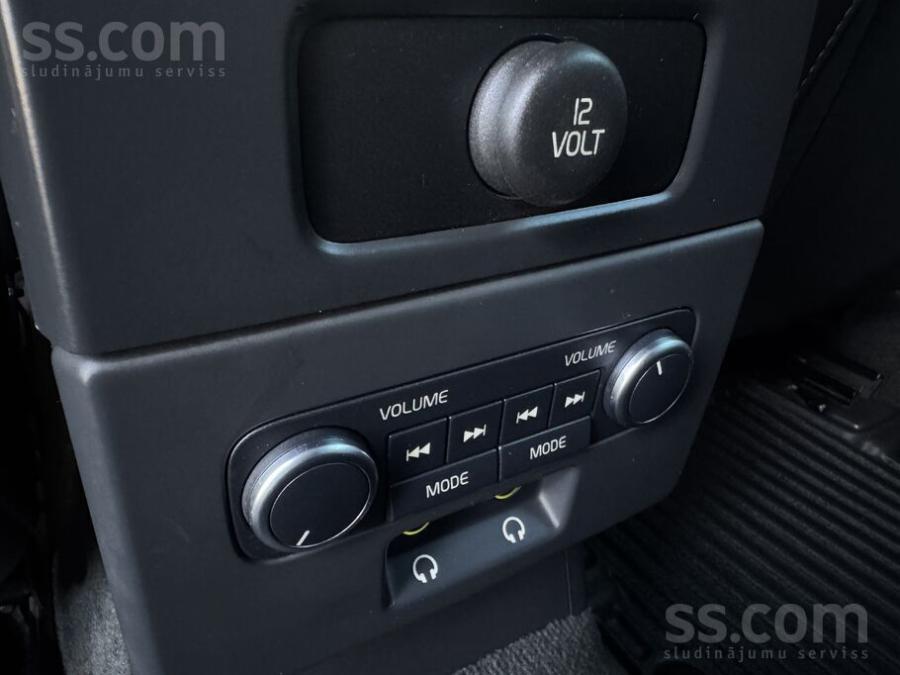 Melns Volvo XC70 2010 Jelgava, ar dzinēja tilpumu 2.40 L un nobraukumu 268 tūkst. km par 7990 €, foto 24 vietnē AUTOMOTO.COM.LV