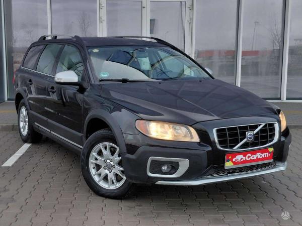 Black Volvo XC70 2010 in Vilnius, with an engine capacity of 2.40 L and mileage of 294 thousand km for 3500 €, photo 1 on AUTOMOTO.COM.LV