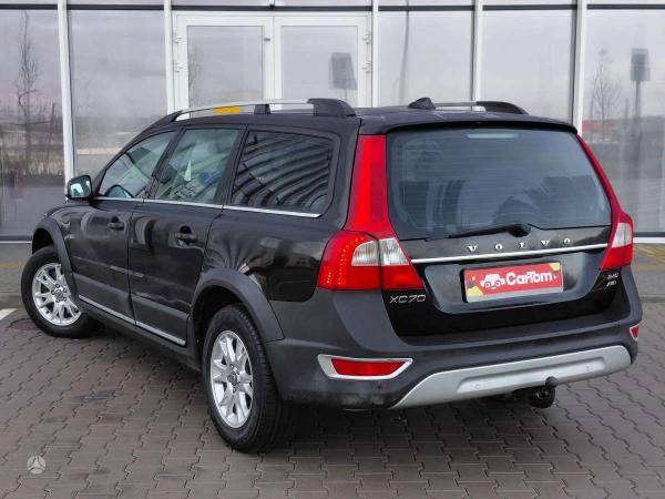 Black Volvo XC70 2010 in Vilnius, with an engine capacity of 2.40 L and mileage of 294 thousand km for 3500 €, photo 4 on AUTOMOTO.COM.LV