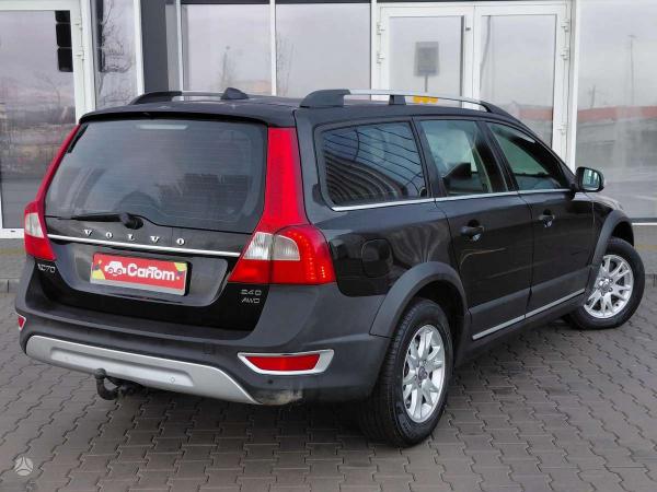Black Volvo XC70 2010 in Vilnius, with an engine capacity of 2.40 L and mileage of 294 thousand km for 3500 €, photo 6 on AUTOMOTO.COM.LV