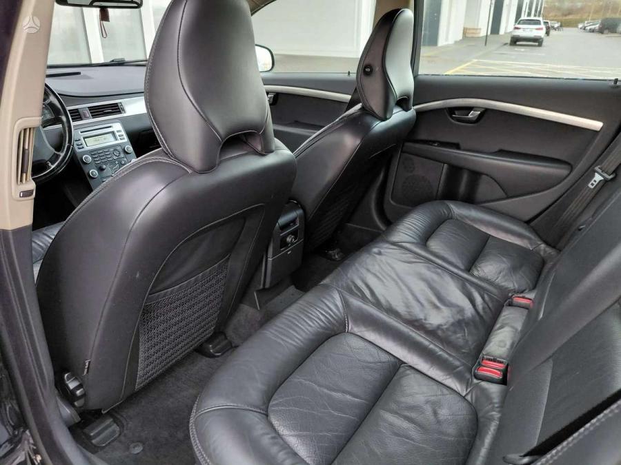 Melns Volvo XC70 2010 Viļņa, ar dzinēja tilpumu 2.40 L un nobraukumu 294 tūkst. km par 3500 €, foto 10 vietnē AUTOMOTO.COM.LV