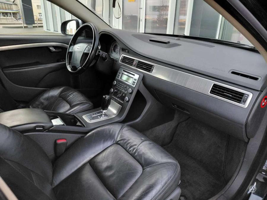 Melns Volvo XC70 2010 Viļņa, ar dzinēja tilpumu 2.40 L un nobraukumu 294 tūkst. km par 3500 €, foto 13 vietnē AUTOMOTO.COM.LV
