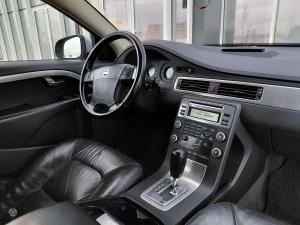 Melns Volvo XC70 2010 Viļņa, ar dzinēja tilpumu 2.40 L un nobraukumu 294 tūkst. km par 3500 €, foto 14 vietnē AUTOMOTO.COM.LV