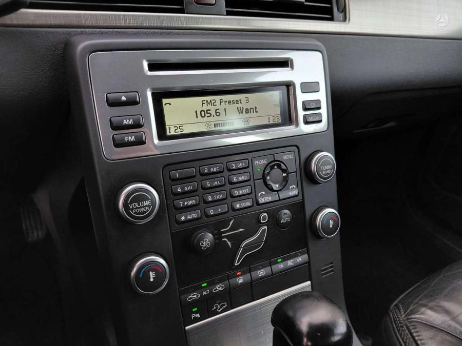 Melns Volvo XC70 2010 Viļņa, ar dzinēja tilpumu 2.40 L un nobraukumu 294 tūkst. km par 3500 €, foto 16 vietnē AUTOMOTO.COM.LV