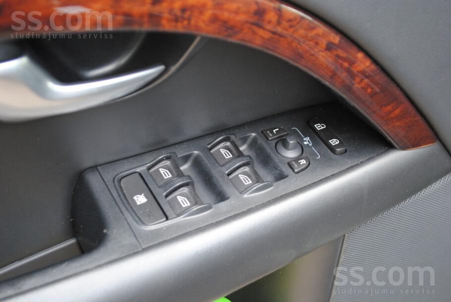 Melns Volvo XC70 2010 Rīga, ar dzinēja tilpumu 2.40 L un nobraukumu 303 tūkst. km par 7490 €, foto 19 vietnē AUTOMOTO.COM.LV