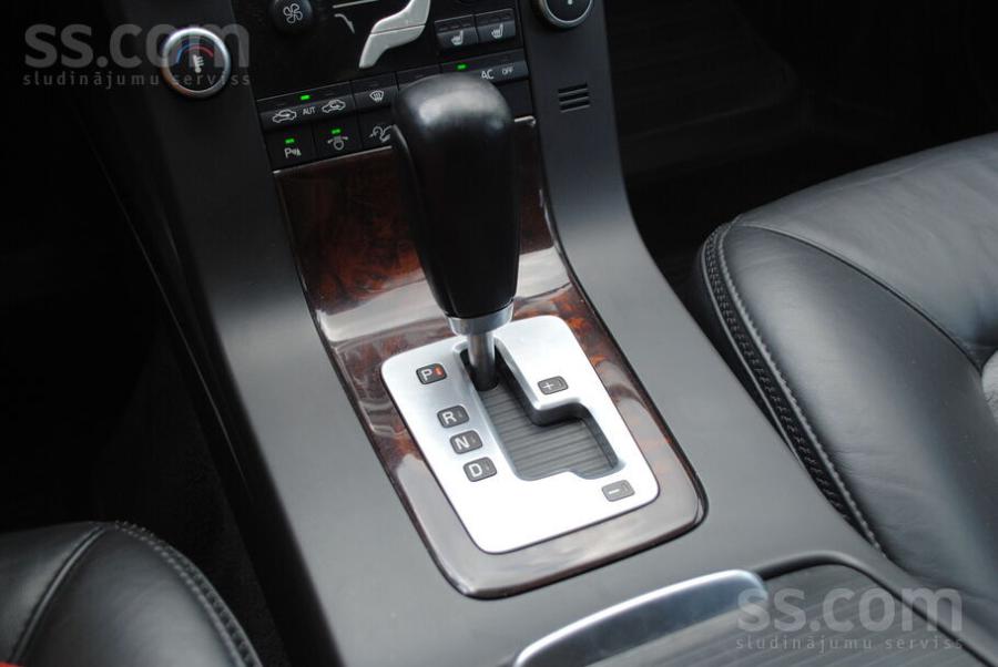 Melns Volvo XC70 2010 Rīga, ar dzinēja tilpumu 2.40 L un nobraukumu 303 tūkst. km par 7490 €, foto 22 vietnē AUTOMOTO.COM.LV