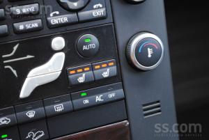 Melns Volvo XC70 2010 Rīga, ar dzinēja tilpumu 2.40 L un nobraukumu 303 tūkst. km par 7490 €, foto 24 vietnē AUTOMOTO.COM.LV