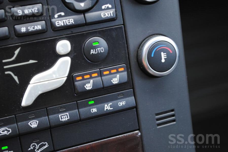Melns Volvo XC70 2010 Rīga, ar dzinēja tilpumu 2.40 L un nobraukumu 303 tūkst. km par 7490 €, foto 24 vietnē AUTOMOTO.COM.LV