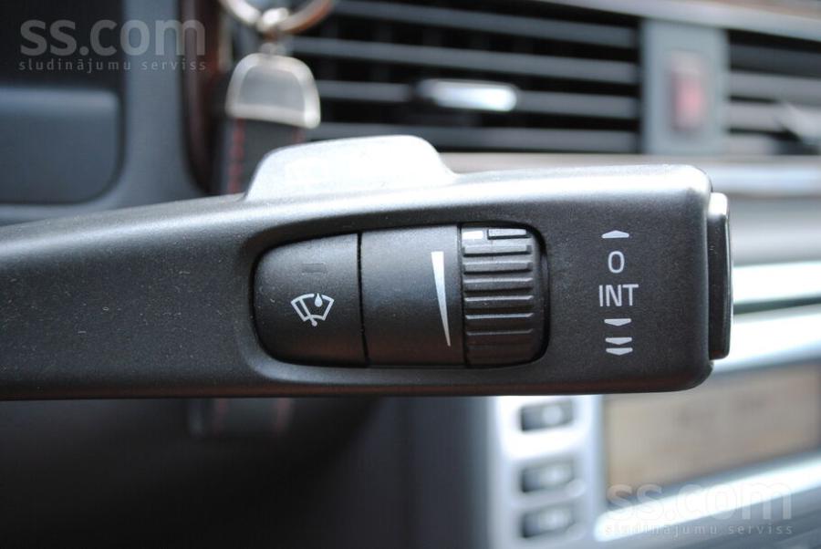 Melns Volvo XC70 2010 Rīga, ar dzinēja tilpumu 2.40 L un nobraukumu 303 tūkst. km par 7490 €, foto 30 vietnē AUTOMOTO.COM.LV
