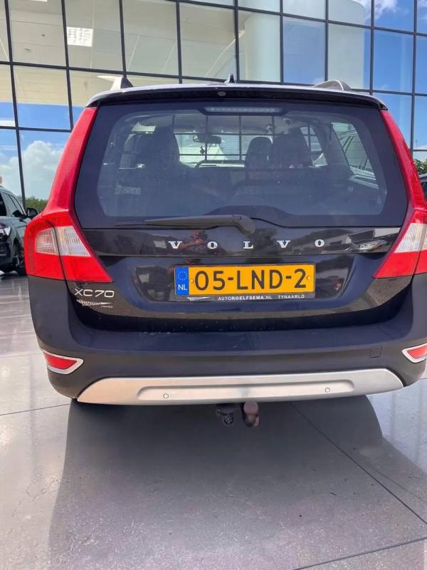 Melns Volvo XC70 2010 Jūrmala, ar dzinēja tilpumu 2.00 L un nobraukumu 359 tūkst. km par 7850 €, foto 3 vietnē AUTOMOTO.COM.LV