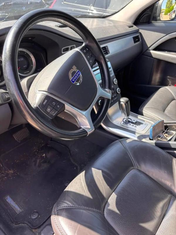 Melns Volvo XC70 2010 Jūrmala, ar dzinēja tilpumu 2.00 L un nobraukumu 359 tūkst. km par 7850 €, foto 4 vietnē AUTOMOTO.COM.LV