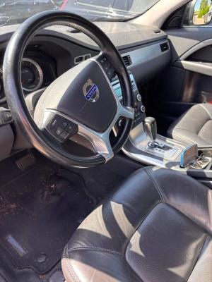 Black Volvo XC70 2010 in Jurmala, with an engine capacity of 2.00 L and mileage of 359 thousand km for 7850 €, photo 5 on AUTOMOTO.COM.LV