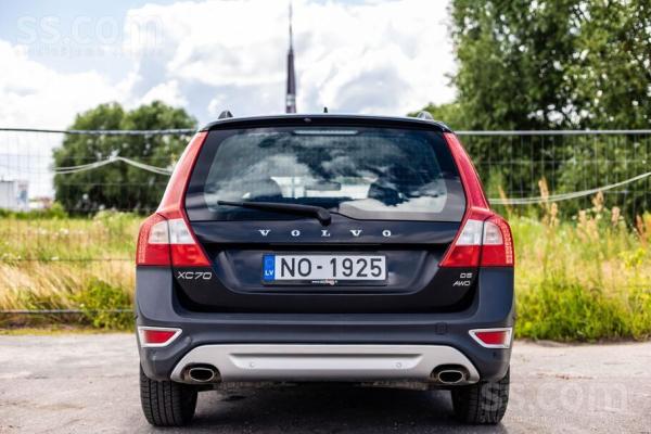 Melns Volvo XC70 2010 Rīga, ar dzinēja tilpumu 2.40 L un nobraukumu 278 tūkst. km par 7290 €, foto 8 vietnē AUTOMOTO.COM.LV