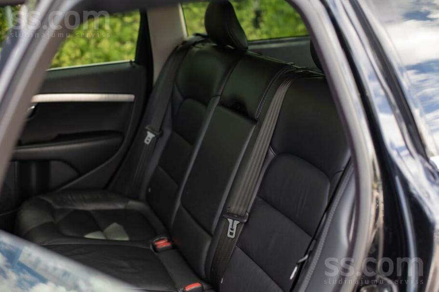 Melns Volvo XC70 2010 Rīga, ar dzinēja tilpumu 2.40 L un nobraukumu 278 tūkst. km par 7290 €, foto 11 vietnē AUTOMOTO.COM.LV