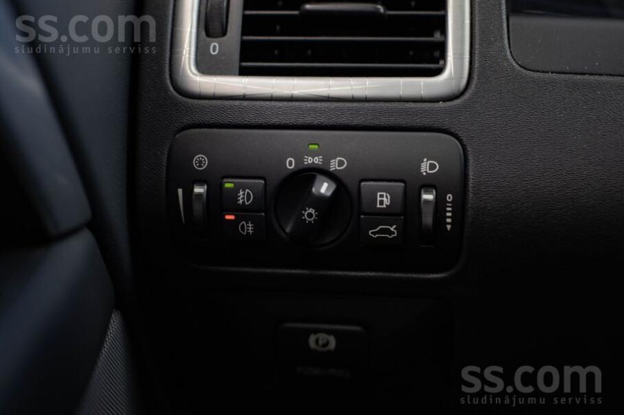 Melns Volvo XC70 2010 Rīga, ar dzinēja tilpumu 2.40 L un nobraukumu 278 tūkst. km par 7290 €, foto 15 vietnē AUTOMOTO.COM.LV