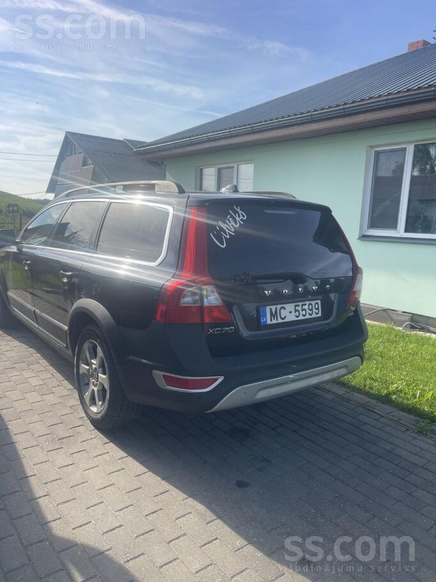 Melns Volvo XC70 2010 Rīga, ar dzinēja tilpumu 2.40 L un nobraukumu 344 tūkst. km par 5800 €, foto 4 vietnē AUTOMOTO.COM.LV
