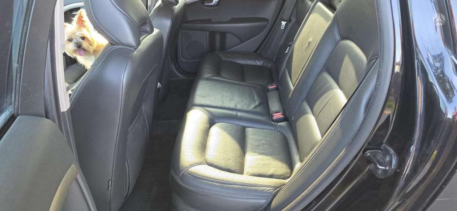 Melns Volvo XC70 2010 Viļņa, ar dzinēja tilpumu 2.40 L un nobraukumu 277 tūkst. km par 7300 €, foto 15 vietnē AUTOMOTO.COM.LV