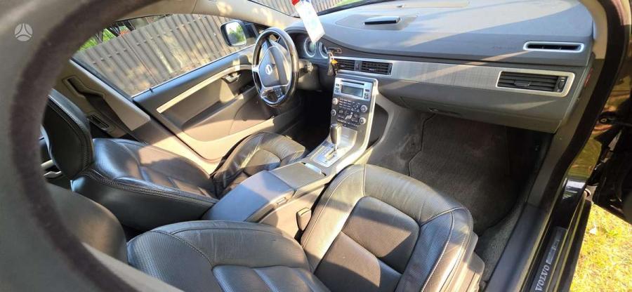 Melns Volvo XC70 2010 Viļņa, ar dzinēja tilpumu 2.40 L un nobraukumu 277 tūkst. km par 7300 €, foto 18 vietnē AUTOMOTO.COM.LV