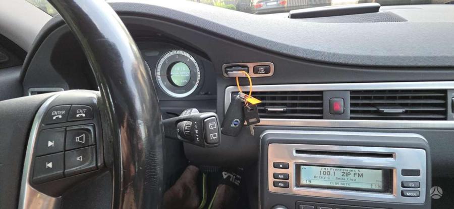 Melns Volvo XC70 2010 Viļņa, ar dzinēja tilpumu 2.40 L un nobraukumu 277 tūkst. km par 7300 €, foto 21 vietnē AUTOMOTO.COM.LV