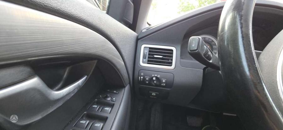 Melns Volvo XC70 2010 Viļņa, ar dzinēja tilpumu 2.40 L un nobraukumu 277 tūkst. km par 7300 €, foto 22 vietnē AUTOMOTO.COM.LV