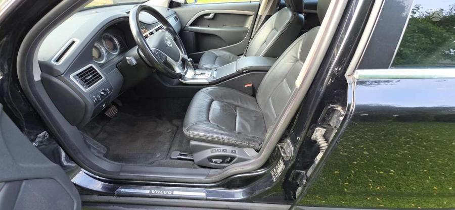 Melns Volvo XC70 2010 Viļņa, ar dzinēja tilpumu 2.40 L un nobraukumu 277 tūkst. km par 7300 €, foto 24 vietnē AUTOMOTO.COM.LV
