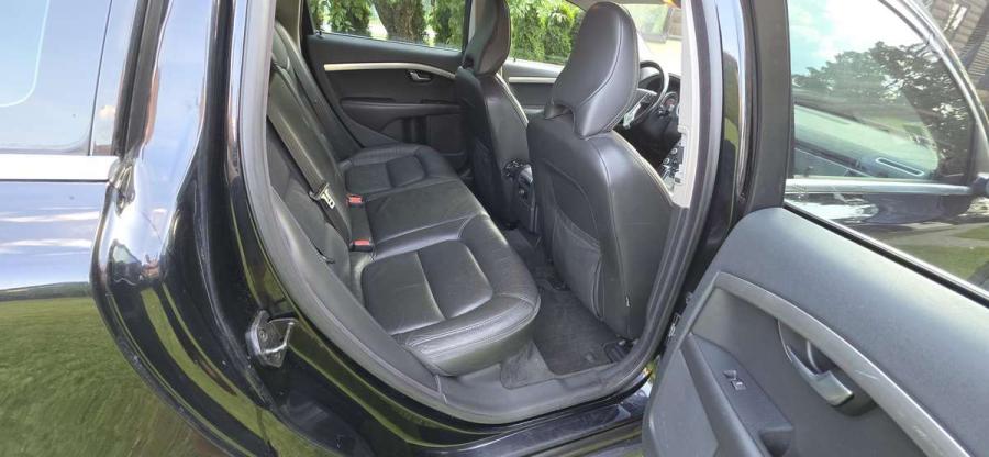 Melns Volvo XC70 2010 Viļņa, ar dzinēja tilpumu 2.40 L un nobraukumu 277 tūkst. km par 7300 €, foto 27 vietnē AUTOMOTO.COM.LV