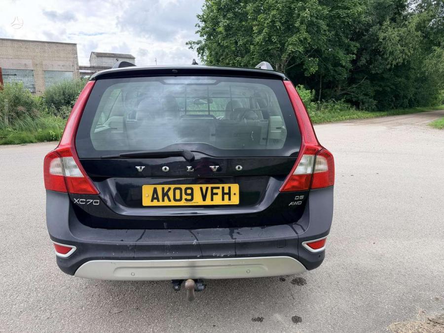 Melns Volvo XC70 2010 Šilalė, ar dzinēja tilpumu 2.40 L un nobraukumu 190 tūkst. km par 2600 €, foto 5 vietnē AUTOMOTO.COM.LV