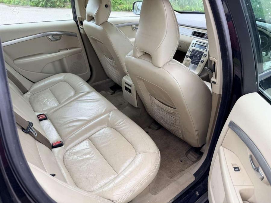 Melns Volvo XC70 2010 Šilalė, ar dzinēja tilpumu 2.40 L un nobraukumu 190 tūkst. km par 2600 €, foto 9 vietnē AUTOMOTO.COM.LV