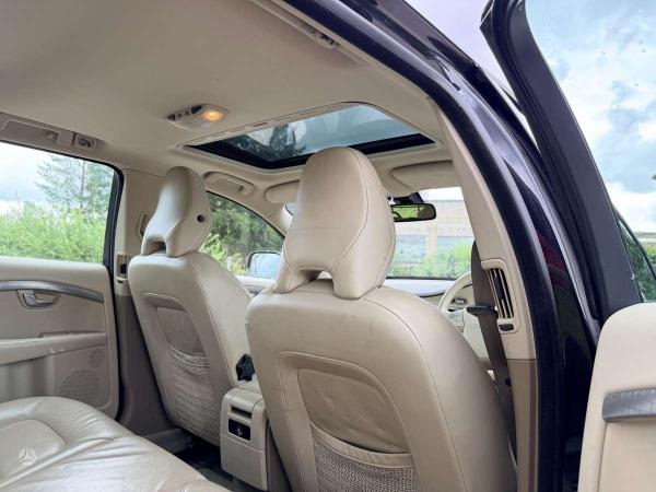 Black Volvo XC70 2010 in Silale, with an engine capacity of 2.40 L and mileage of 190 thousand km for 2600 €, photo 9 on AUTOMOTO.COM.LV